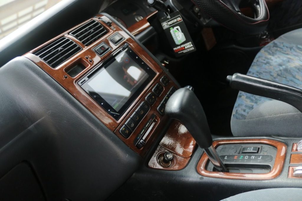 Tips Merawat Wood Panel pada Dashboard Mobil - Variasi Mobil Jogja